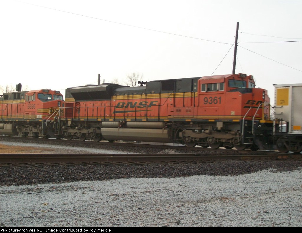 BNSF 9361 & 5696 W.B COAL HELPERS